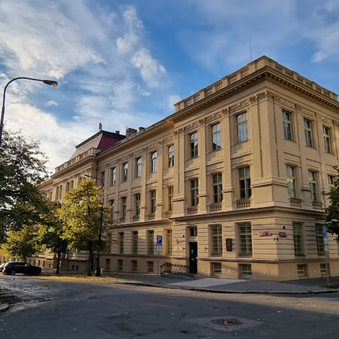 POZNEJ FAKULTU: 1. LF UK PRAHA
